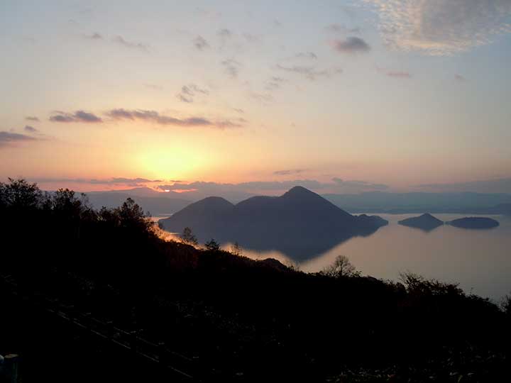 Lake Toya, Toyako | Fleemy | Sights and Travel Information of Hokkaido