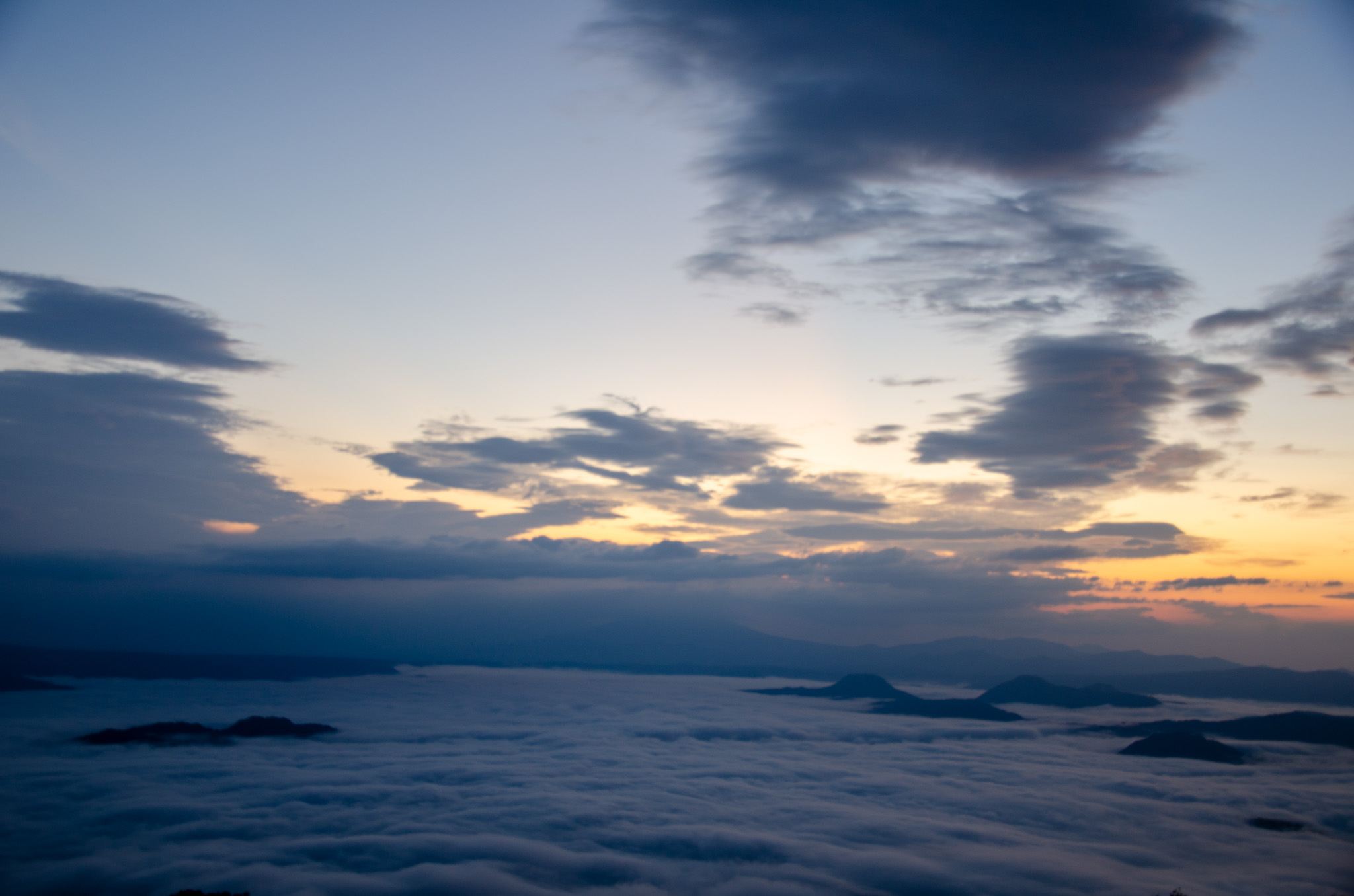 A Great Sea of Cloud from the top of Tsubetsu pass – Fleemy: Your Guide ...